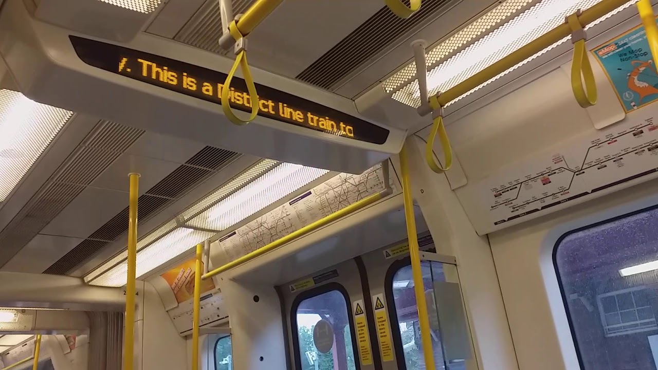 District Line Train to Parsons Green - YouTube