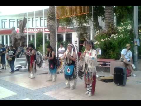 Kızıl derili show.