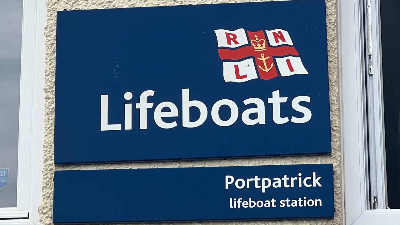 Fireworks at Portpatrick Lifeboat Festival - YouTube