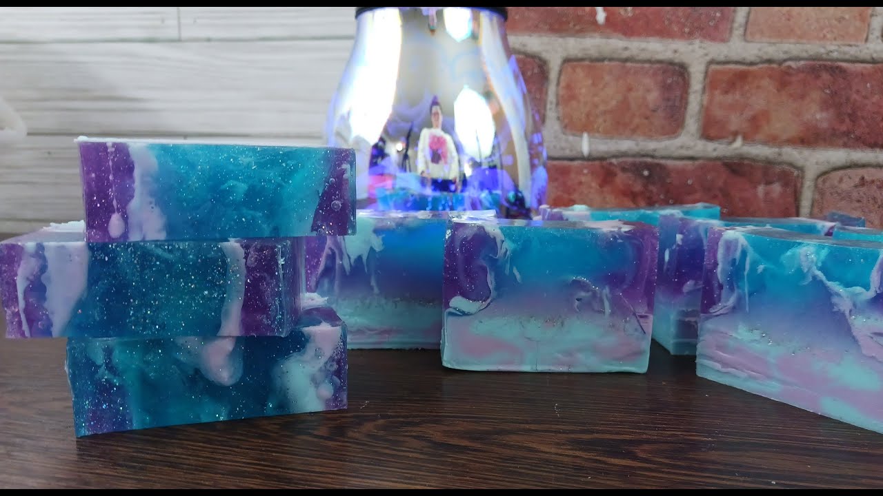 Melt and Pour Galaxy Soap - YouTube
