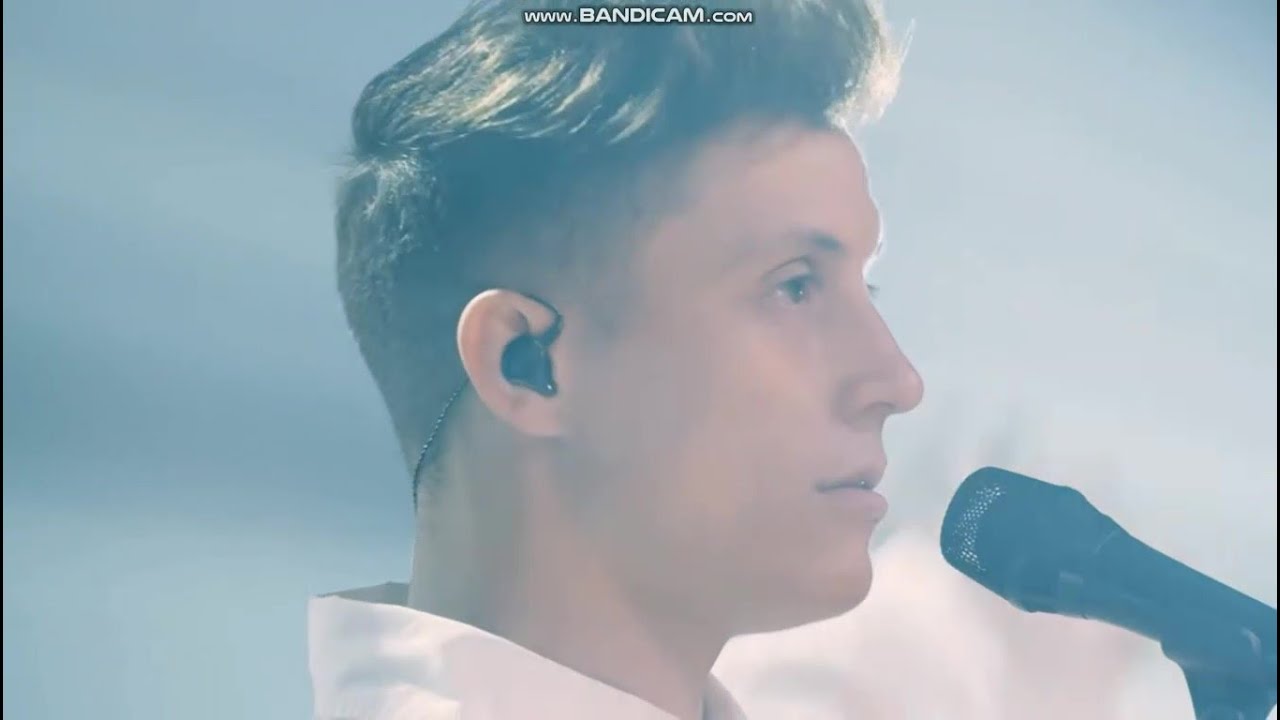 Loïc Nottet Mr Mme Live Swipe Up Festival - YouTube
