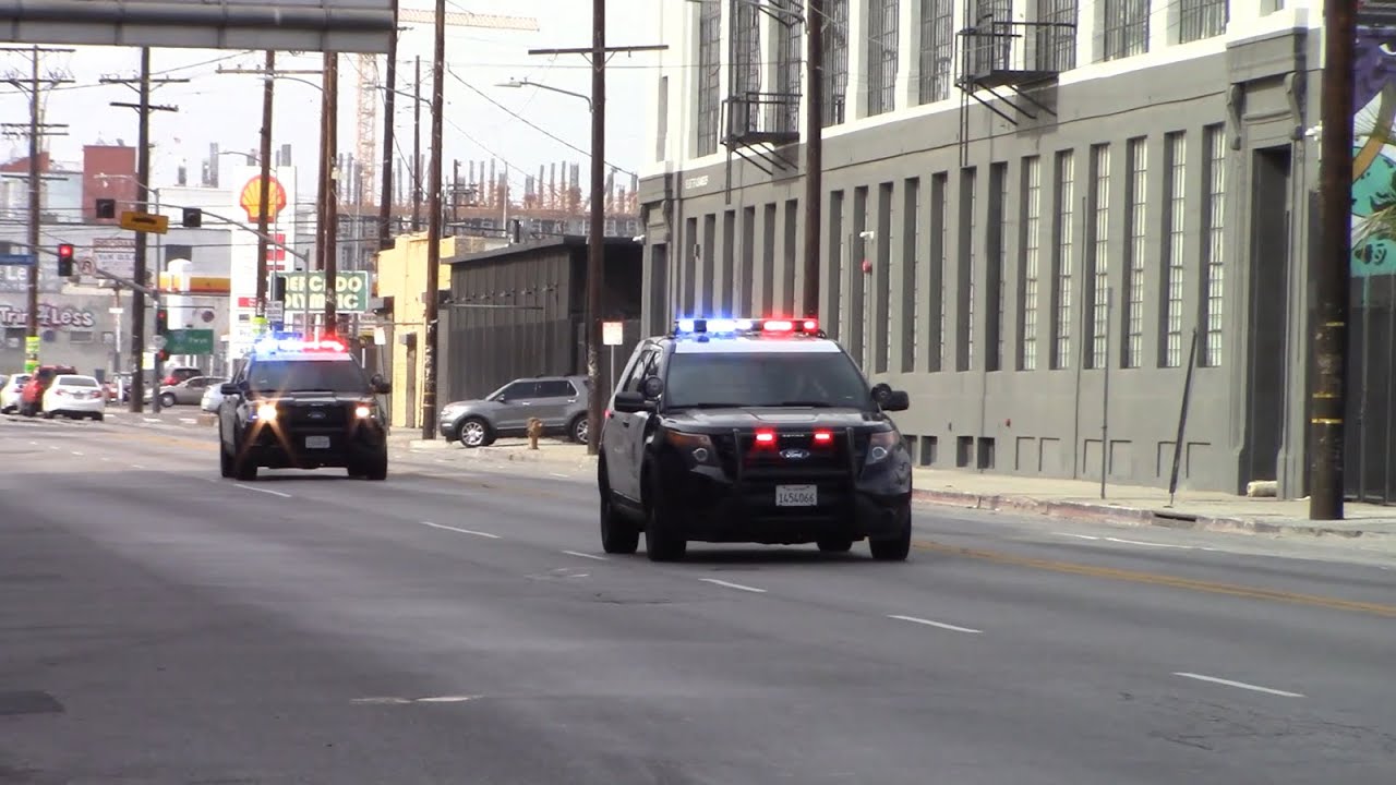 LAPD Arriving On Scene Of A Vehicle Into Commercial Building - YouTube