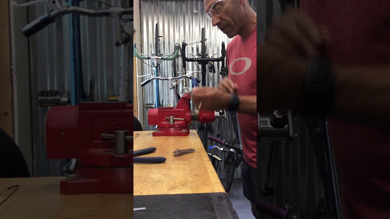 Park Tool Third Hand helper - YouTube