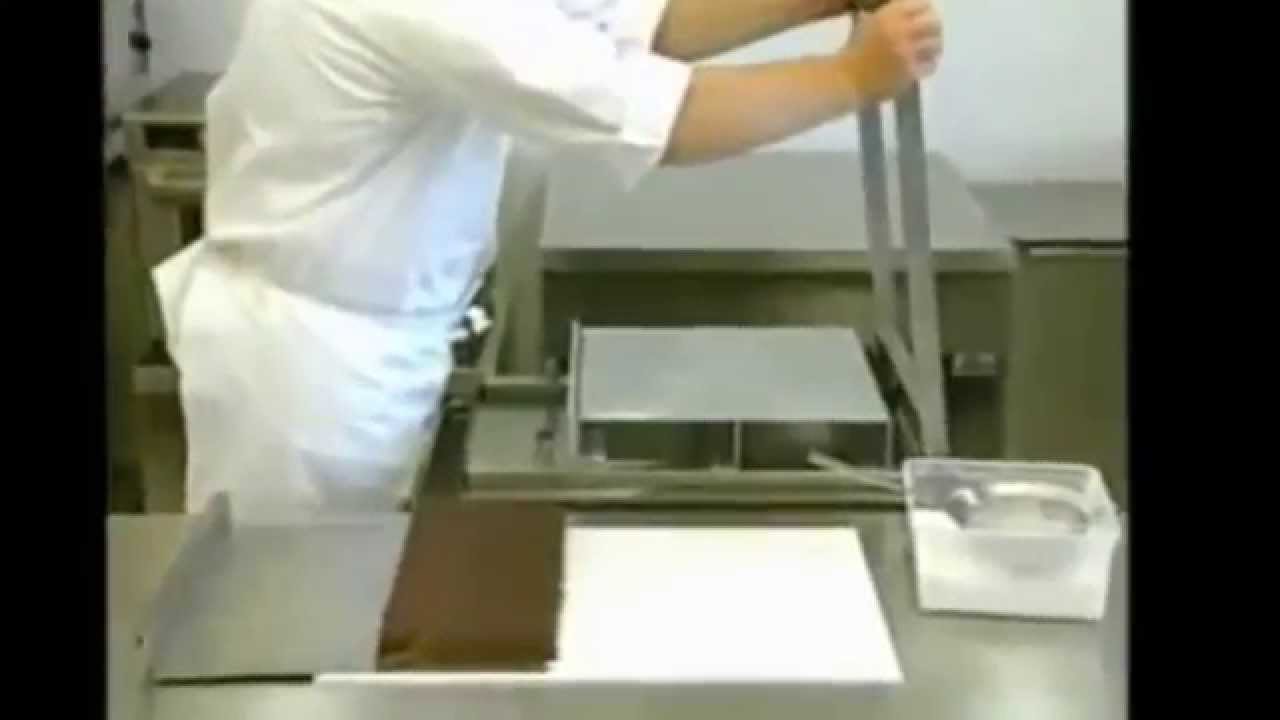 Chitara pentru taiat prajituri - YouTube
