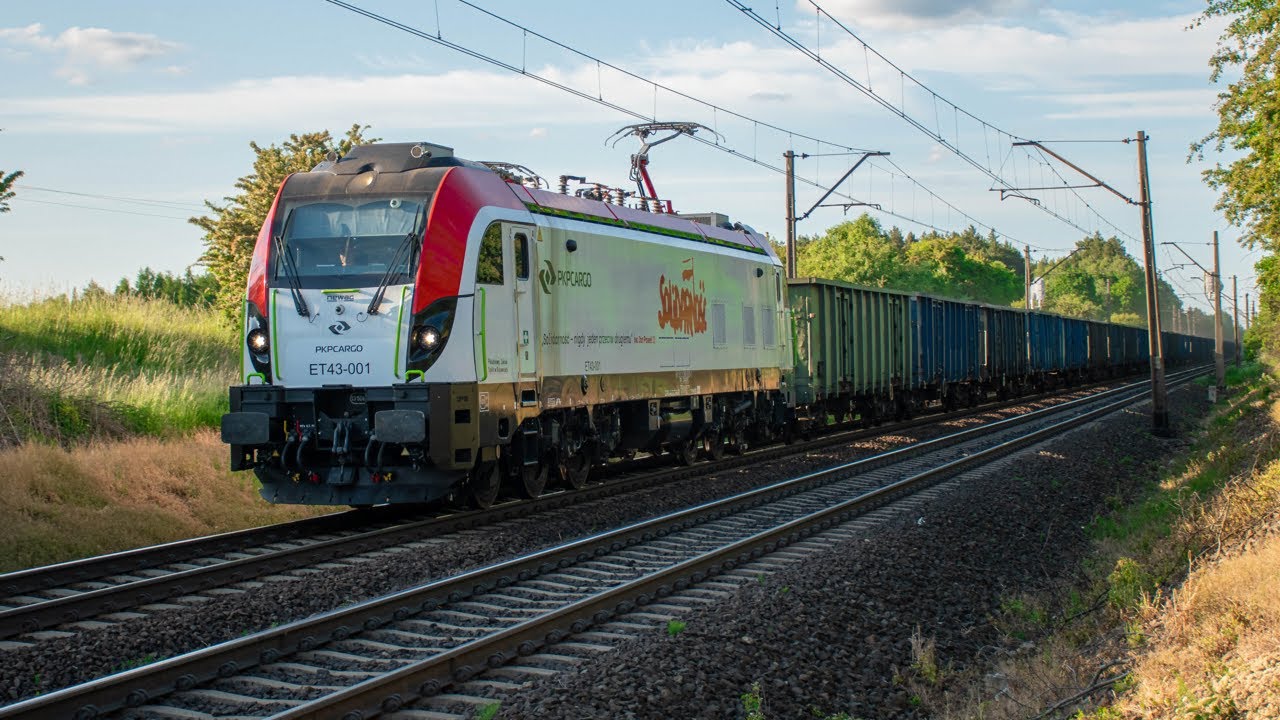 ET43-001 "Solidarność" ze składem węglarek zbliża się do Terespola ...