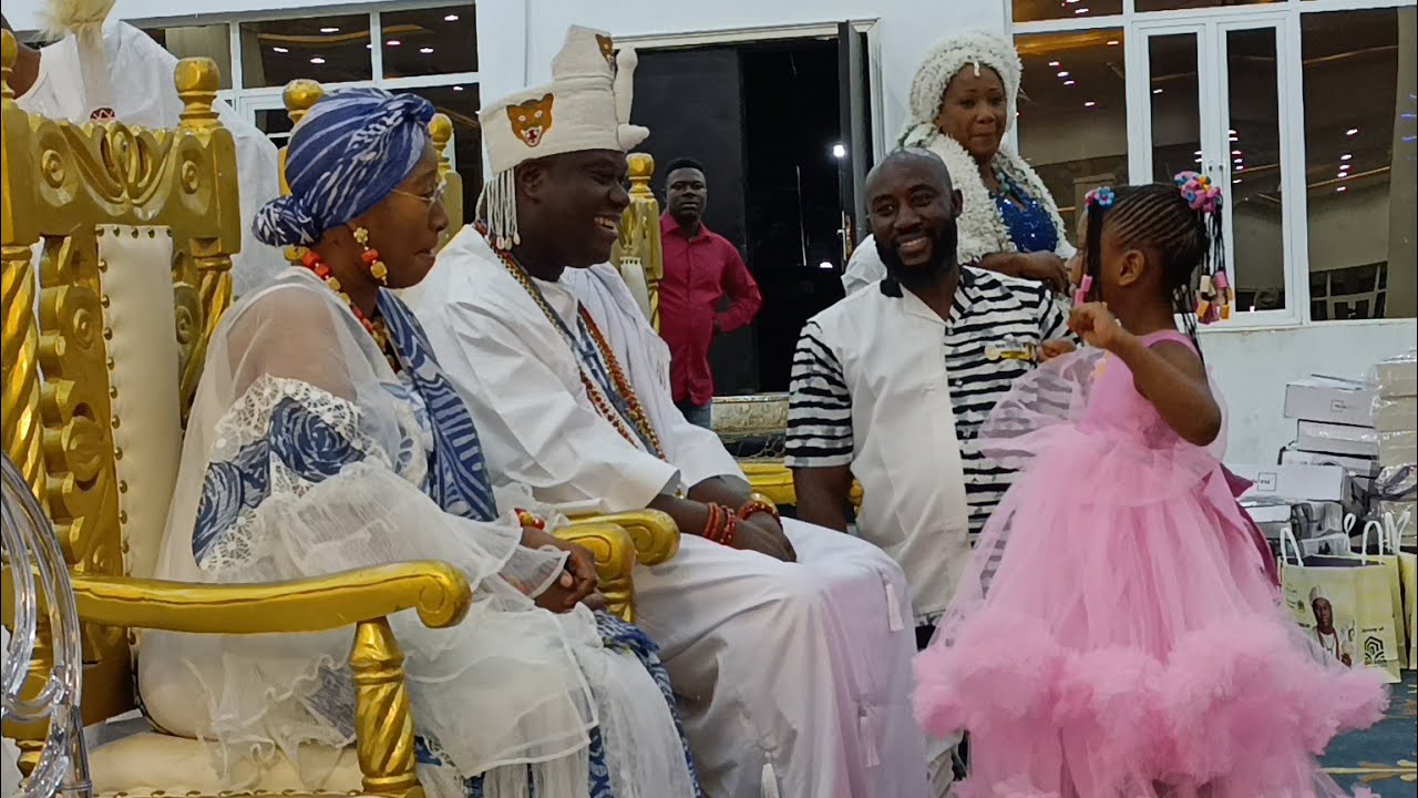 OONI OF IFE'S SWEET PRINCESS ADEBUKUNMI DANCING FOR HER DAD & OLORI ...