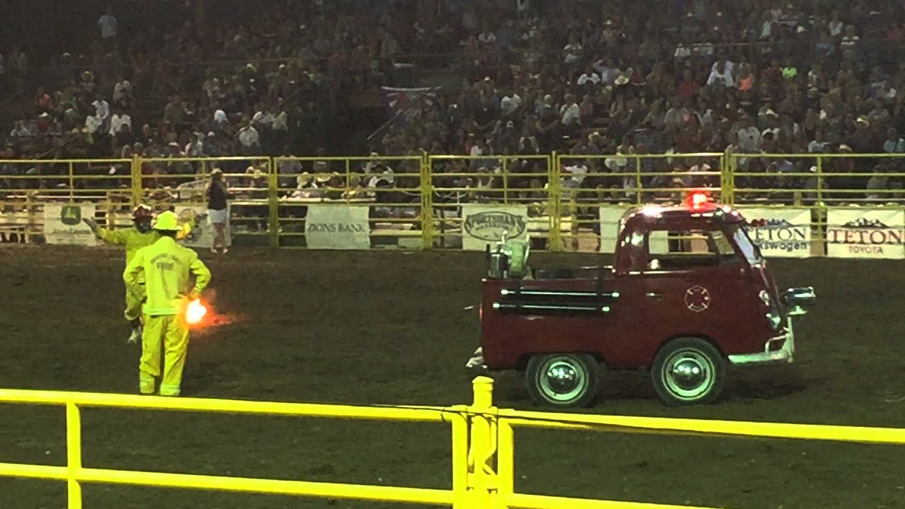 Volkswagen Split Window Fire Truck at The War Bonnet Rodeo. VW Bus ...