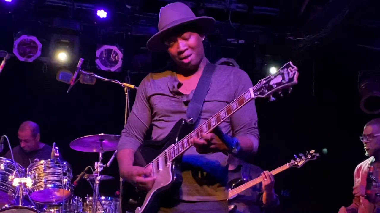 Isaiah Sharkey — Eternal Flame / Honey Bone (live in Chicago 09/27/19 ...