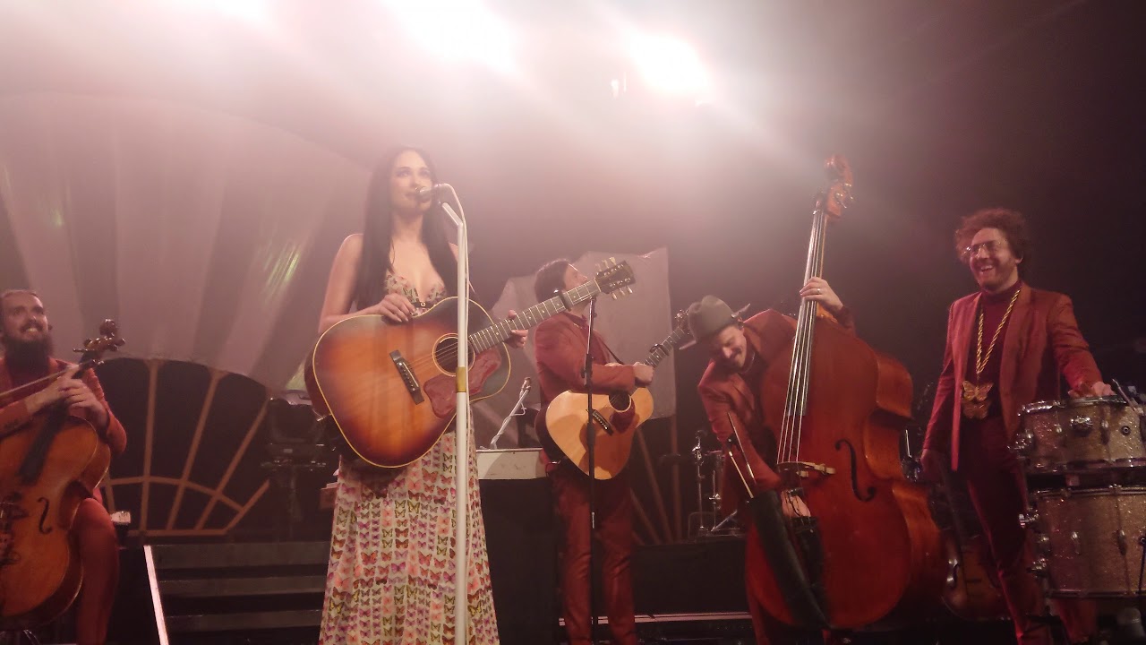 Kacey Musgraves... DUBLIN 2018 You guys.... She's running away 😂 - YouTube