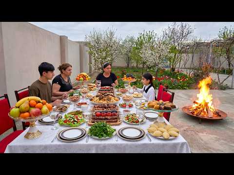 Bir Kadın Geleneksel Azerbaycan Tatil Yemeğini Tamamen Tek Başına Hazırlıyor