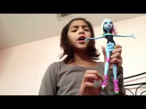 Monster high roller skate - YouTube