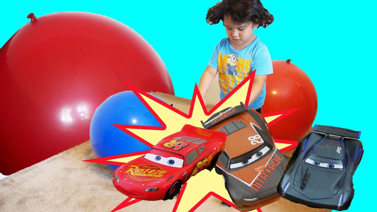 NEW DISNEY CARS 3 GIANT BALLOON POP SURPRISE | LIGHTNING MCQUEEN ...