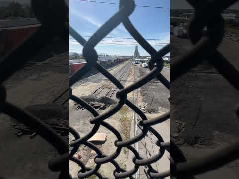 3/23/2025: UP 2546 meets UP 8878 with an EB Double Stack Train in East Colton Heights, CA - YouTube