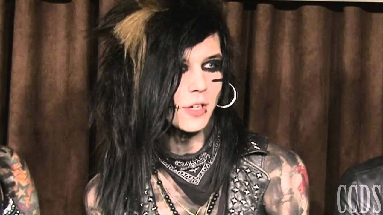 Detective Mittens // Andy Biersack, Christian Coma & Jinxx - YouTube