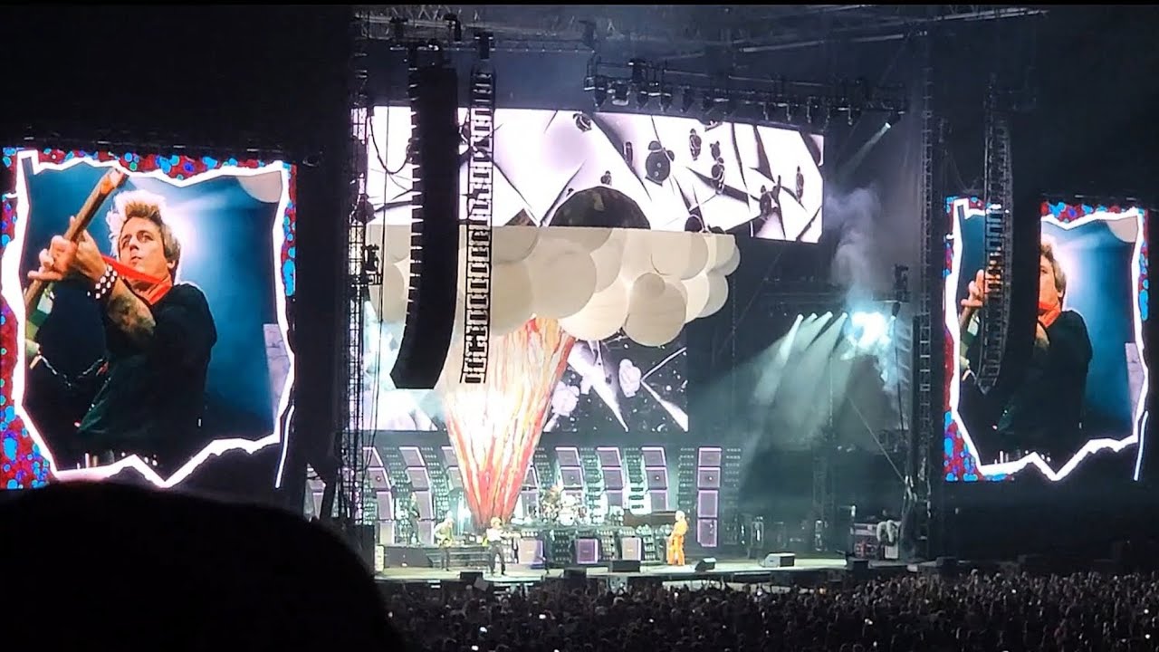 Green Day LIVE / The Saviors Tour 2024 / Welcome To Paradise / at Chase ...