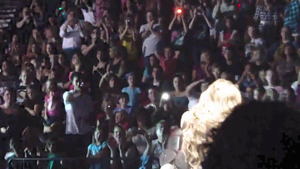 Miley Cyrus - Kicking and Screaming - Wembley Arena London 14/12/09 ...