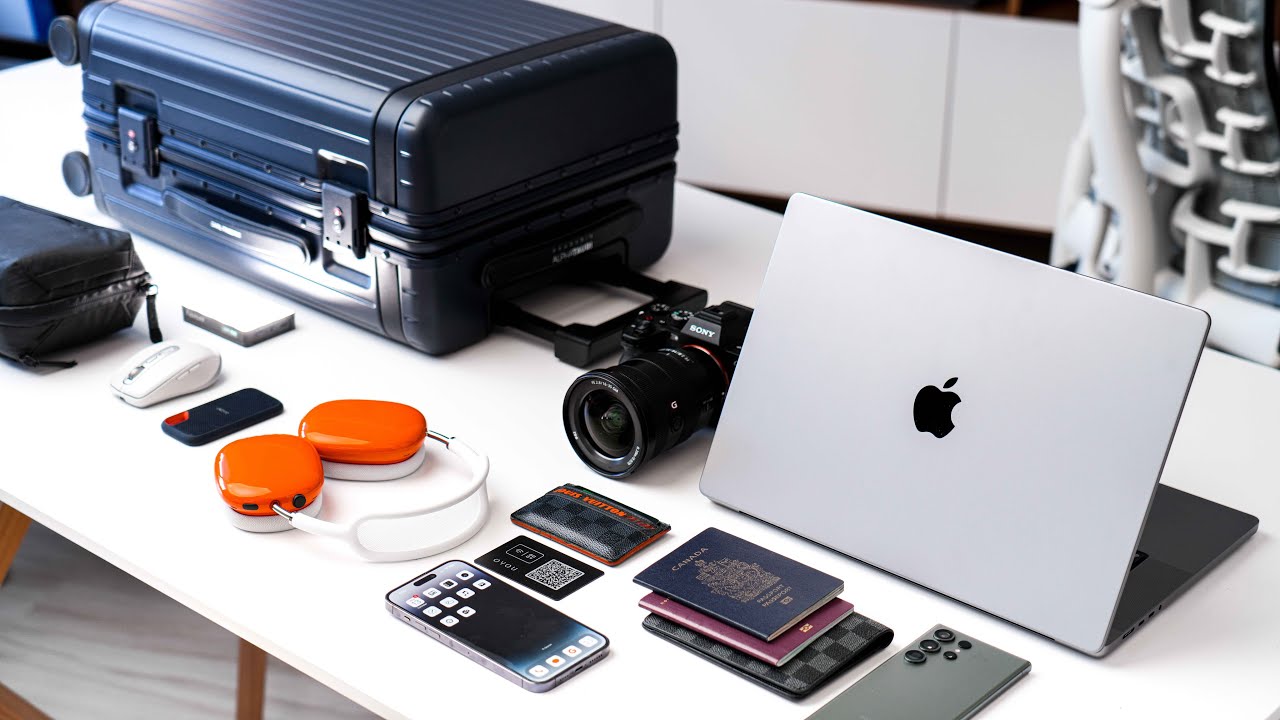 My ESSENTIAL Travel Tech and Bag - After Flying 300,000KM+ - YouTube
