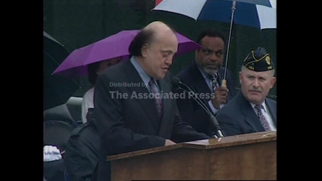 Pulitzer Prize-winning correspondent Peter Arnett, who reported from ...