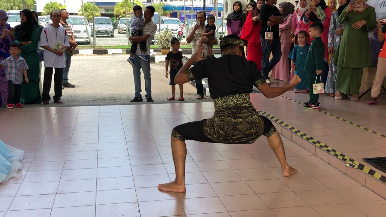 Bunga tari Silat Pusaka Gayong - YouTube