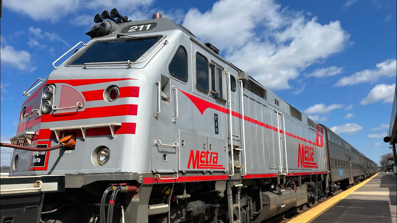 Metra Galore! With Fresh 211, AMTK161, and more! (Naperville ...