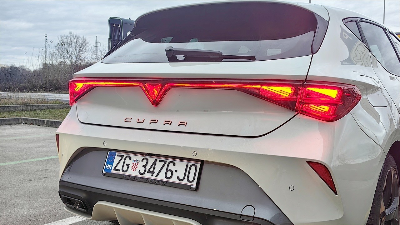 Cupra LEON 2024 - Boot space secret button (how to open it?) - YouTube