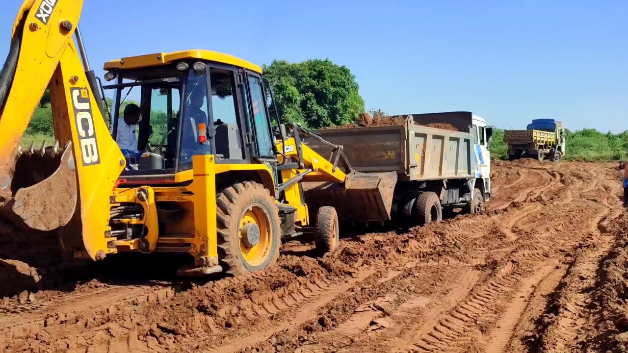 3 ton unit soli loading lorry stuck in mud pulling by jcb bracken ...
