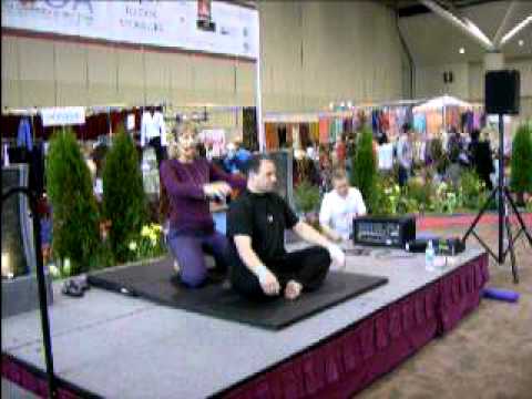 Thai Massage demo Toronto Yoga Conference and show - YouTube