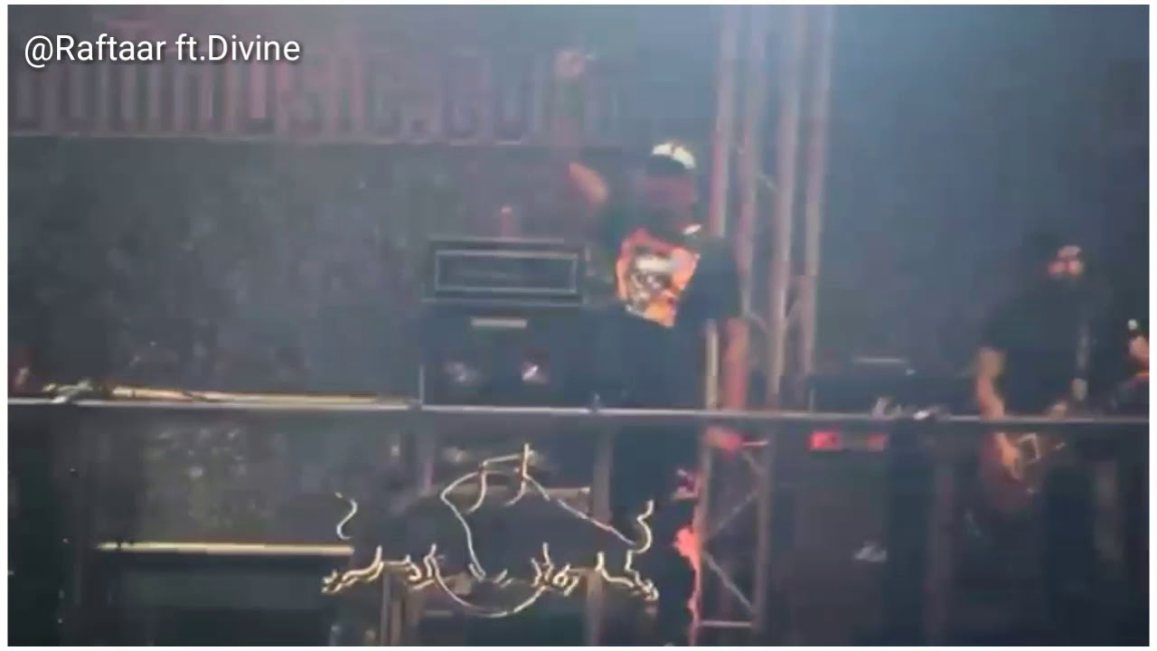 Live Raftaar Singing SHEIKH CHILLI Song With Divine | Divine Reply To ...