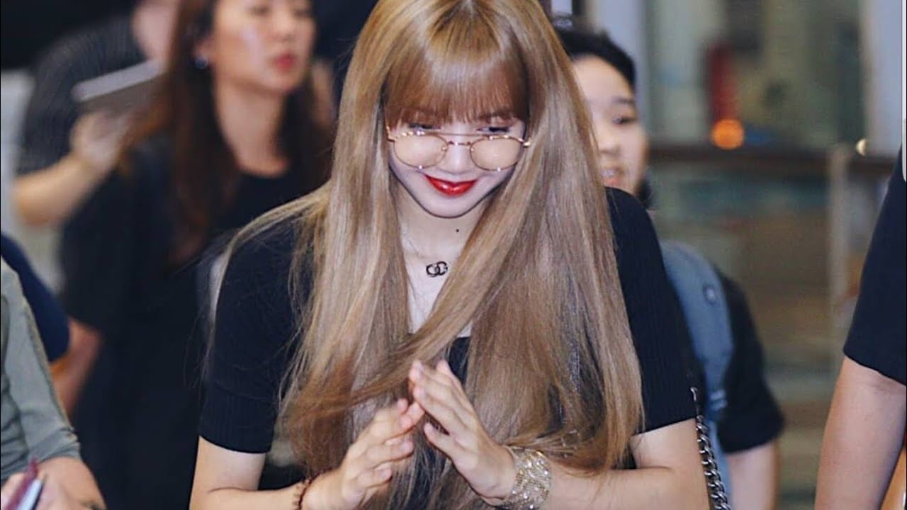 THAI BLINK CAME TO SAY GOODBYE TO BLACKPINK LISA | #SEEYOULATERLISA ...