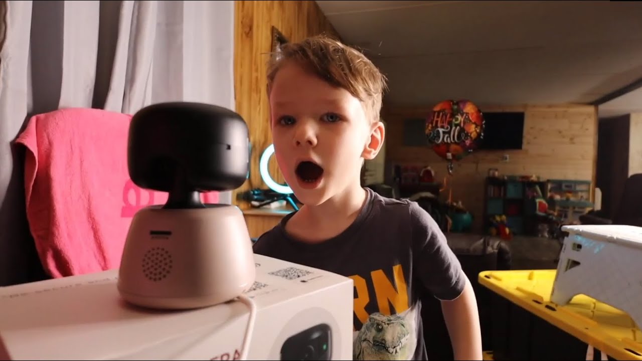 EGLOO cam S4 Baby monitor camera on 'Mom's Surprise' episode - Meet the ...