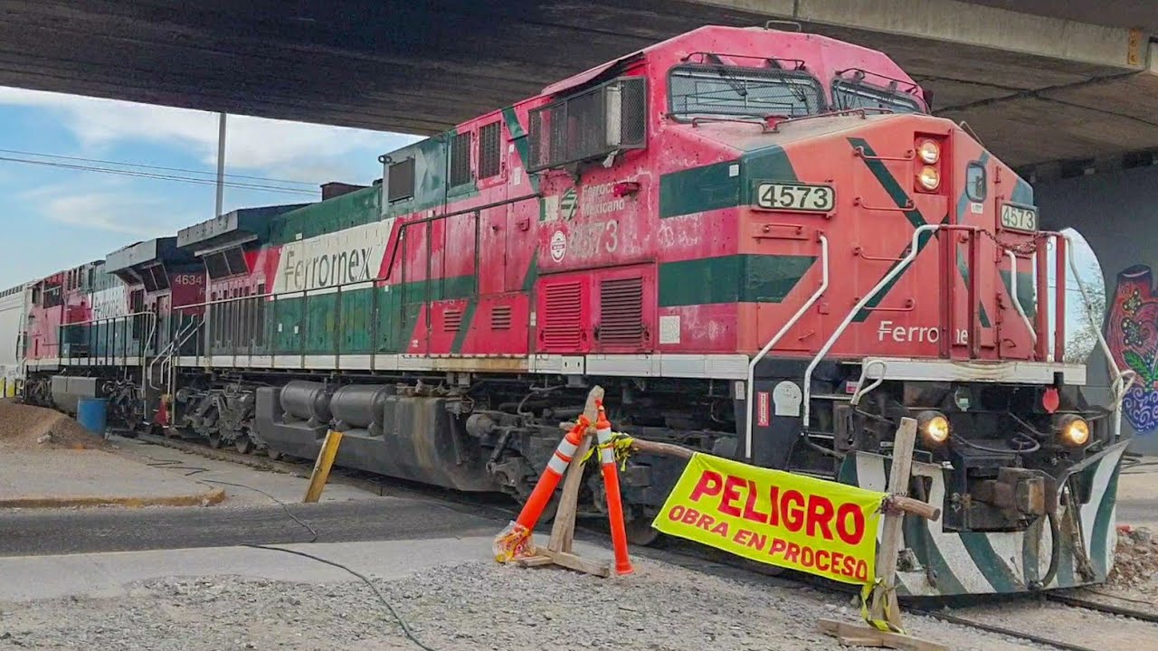 Muy corto tren de Ferromex (TROLAQ) | FXE 4573 sur - YouTube