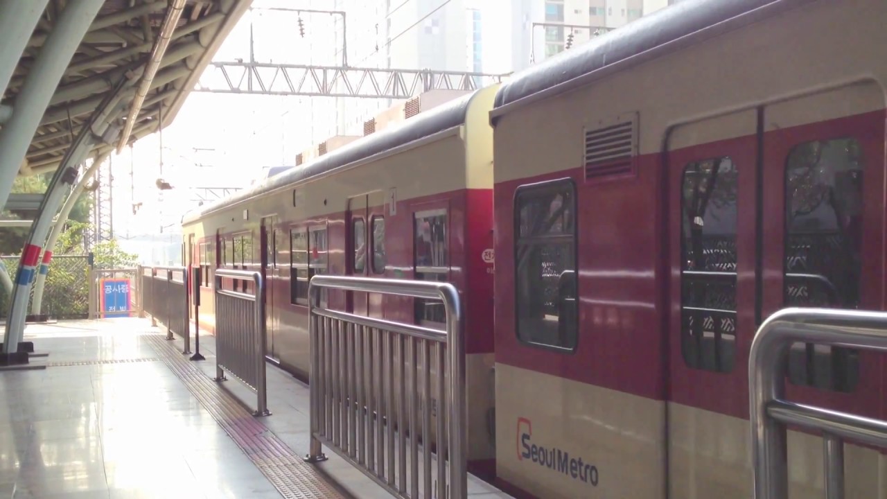 S439 서동탄행 111편성 】 독산역 발차 / 2013.11.01 Doksan station - YouTube