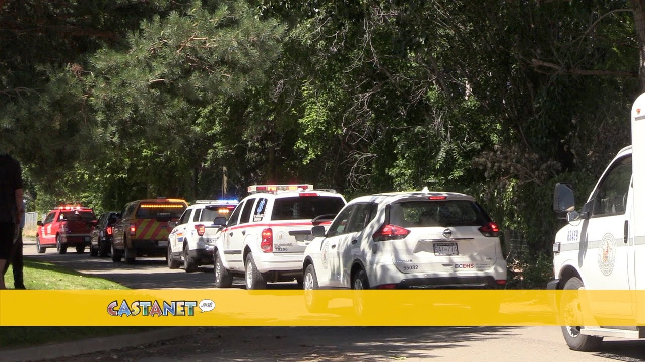 First responders salute BC Wildfire Service - YouTube