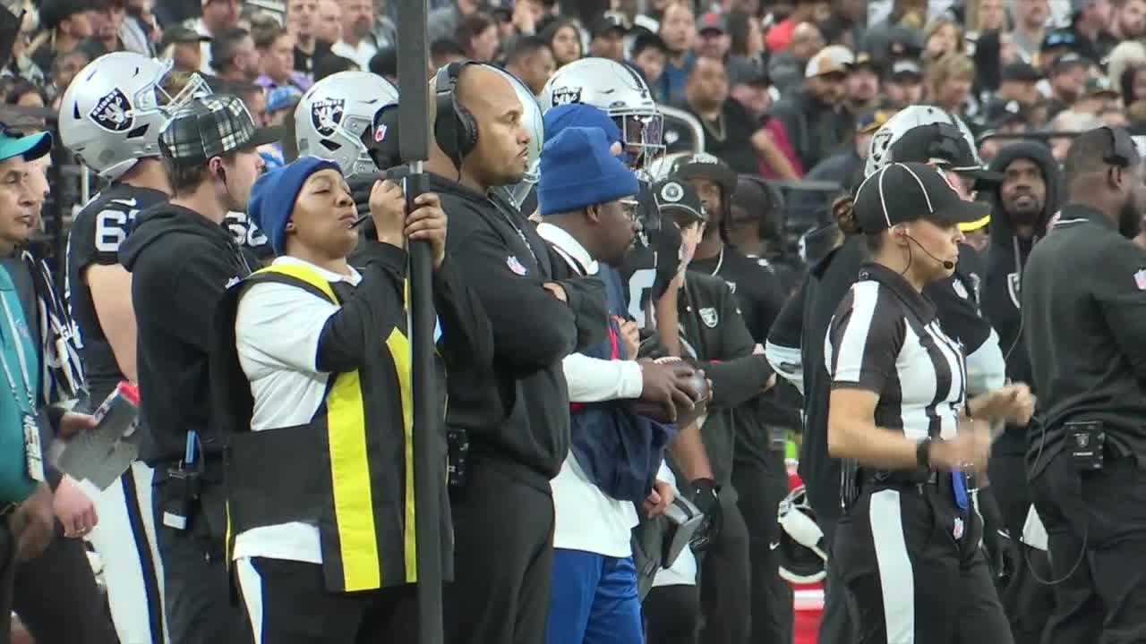 LA Chargers beat Las Vegas Raiders 34-20 - YouTube