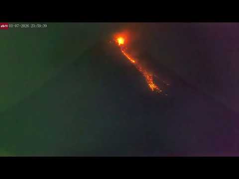 Molten Lava Rock Descending Mayon Volcano in the Philippines (Jan 7, 2026)