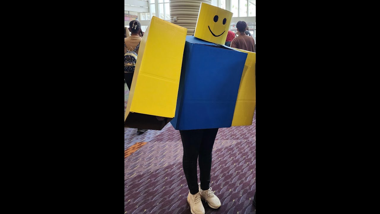 Roblox cosplay is uhhhhh... - YouTube
