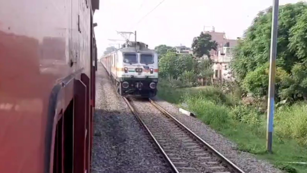 Howrah Amritsar Mail : Crossing Meets Amritsar Intercity Express Near ...