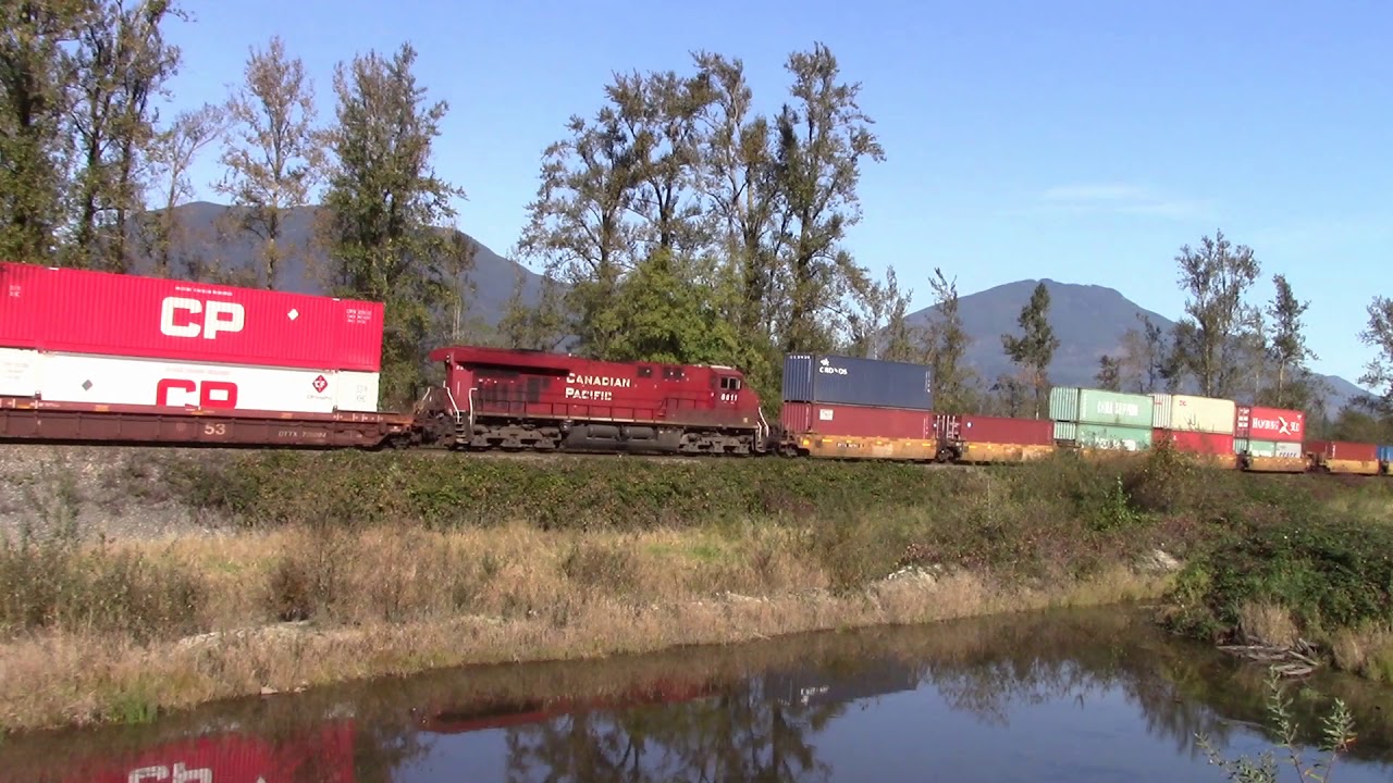 Trains BC 2018: CP 113 (Intermodal) W/ DPU @ Sumas Mtn. Canada 15OCT18 ES44AC 8843 Leading - YouTube