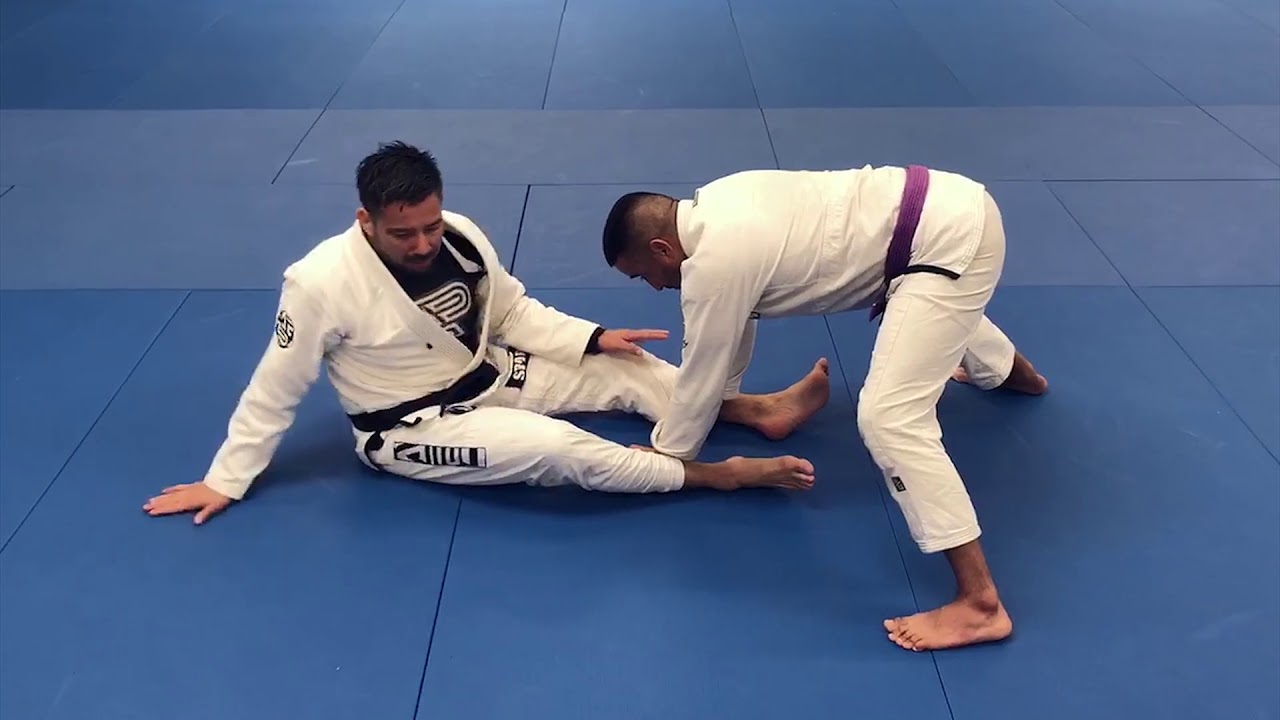 What To Do When Your Opponent Pins Your Legs.. - YouTube