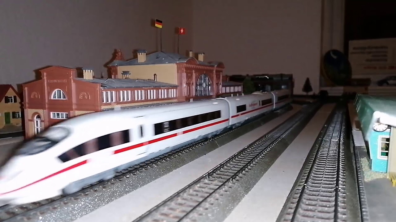 Märklin ICE 3 im Fahrbetrieb - YouTube