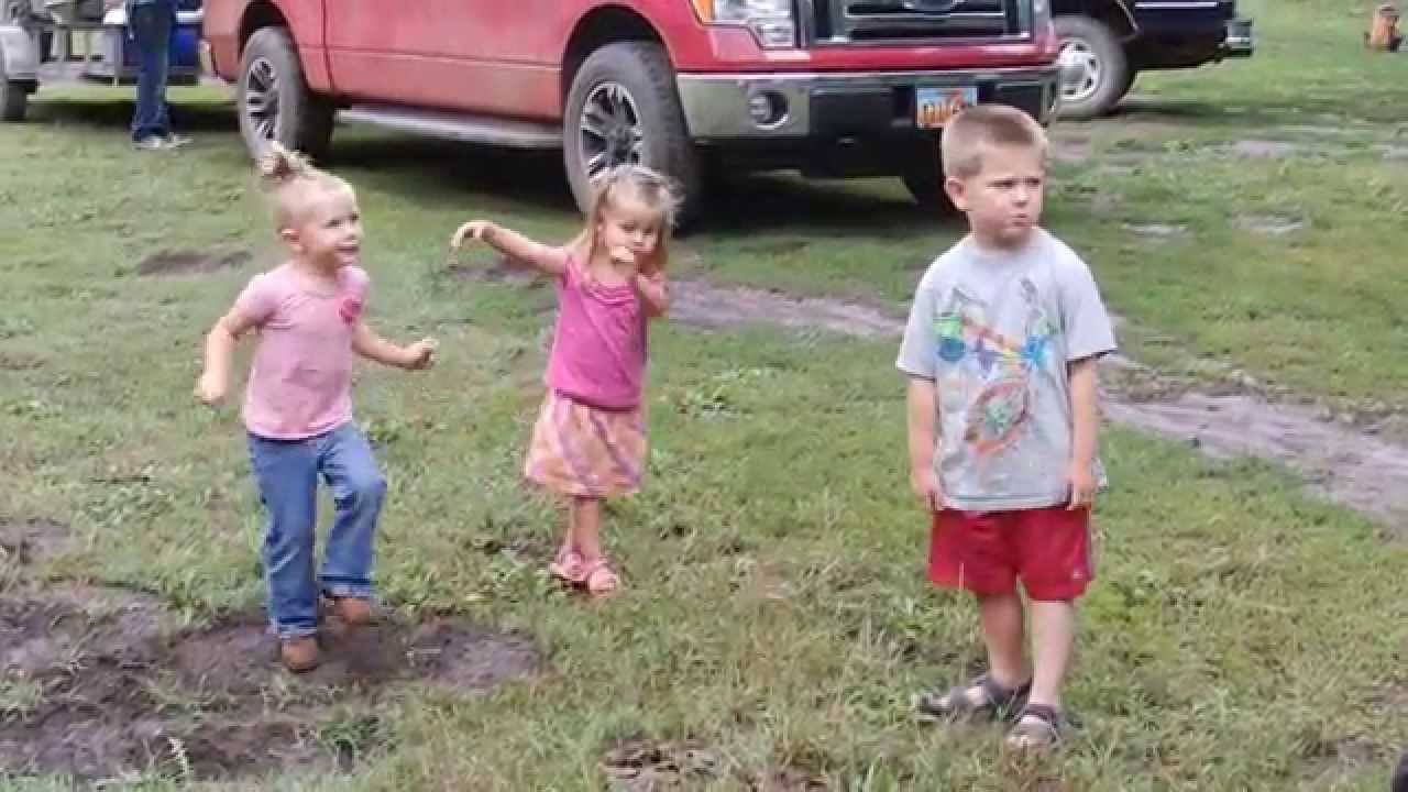 country girl teaching city kids about cow poop - YouTube