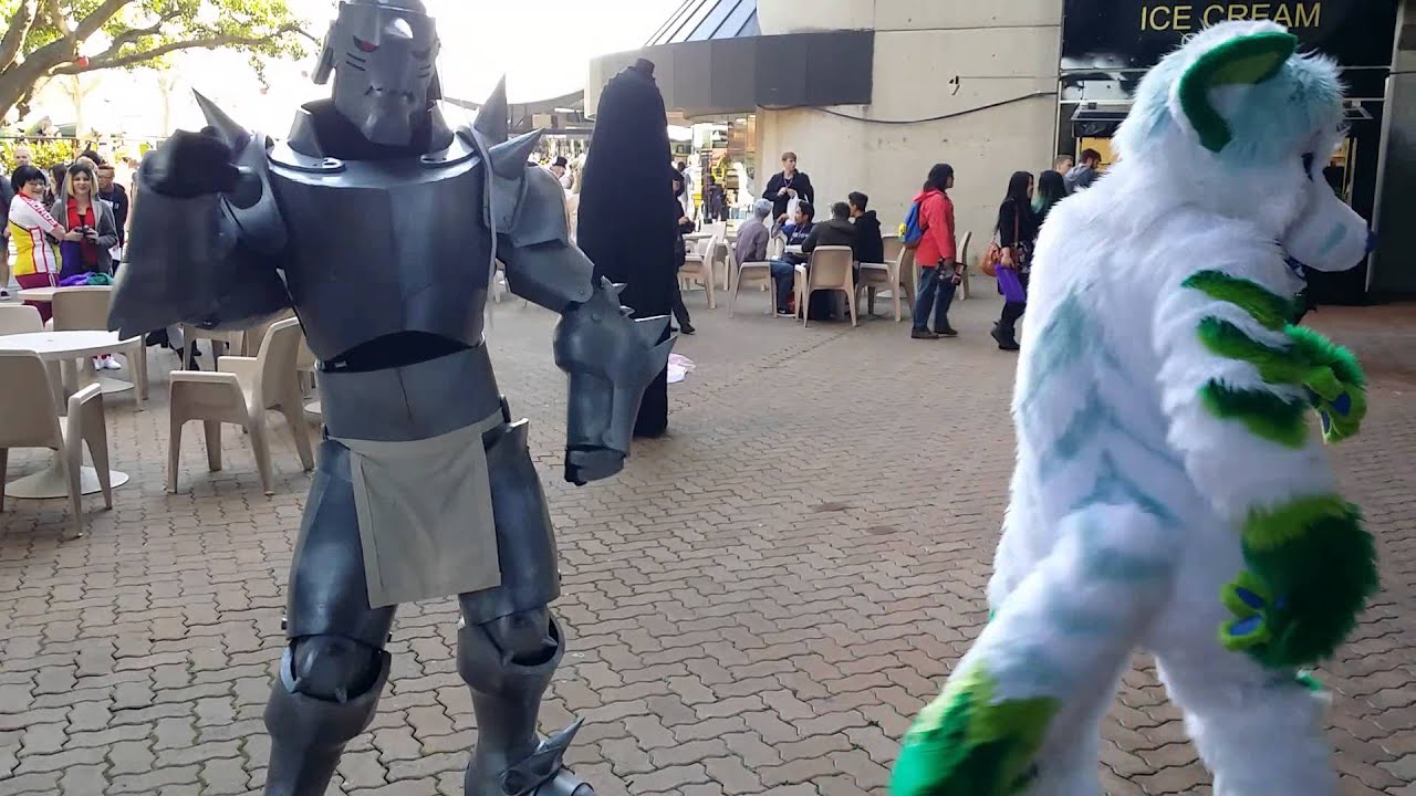 Random furry dancing at an Anime convention! - YouTube