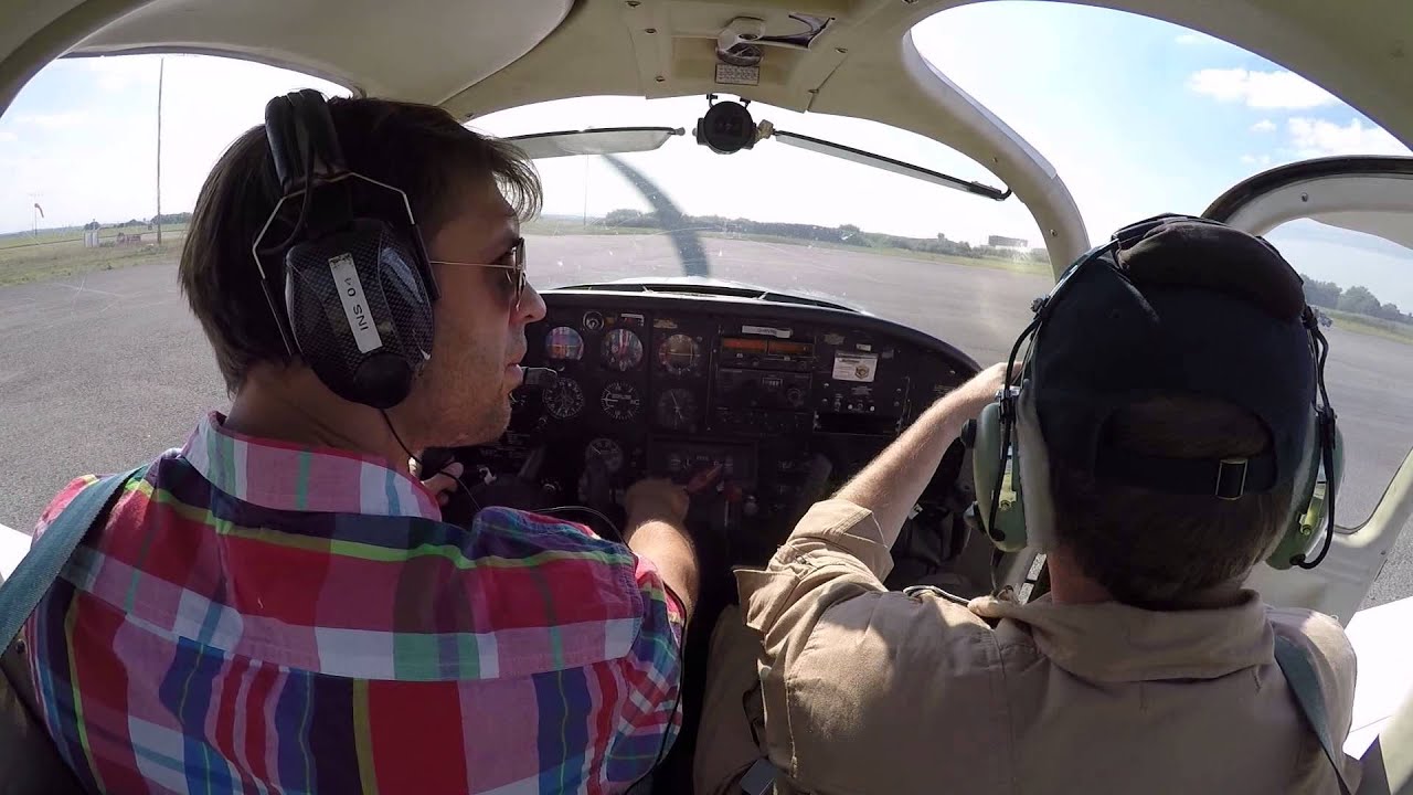 PA 38 Engine start and power check 12.08.15 - YouTube