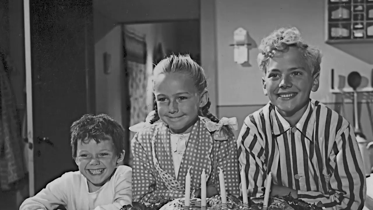 Lille Per - Far til Fire og Ole Engholm - YouTube