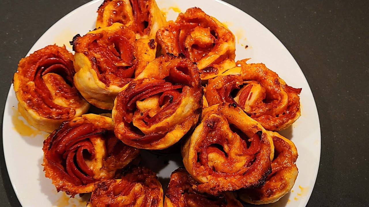 PIZZA ROSES | Sourdough Pepperoni Pizza Rolls - YouTube