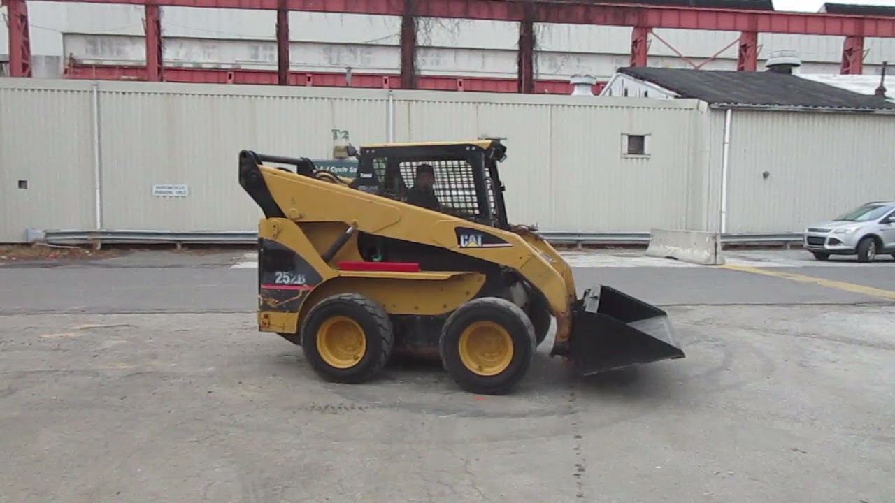 Cat 252B (691) - YouTube