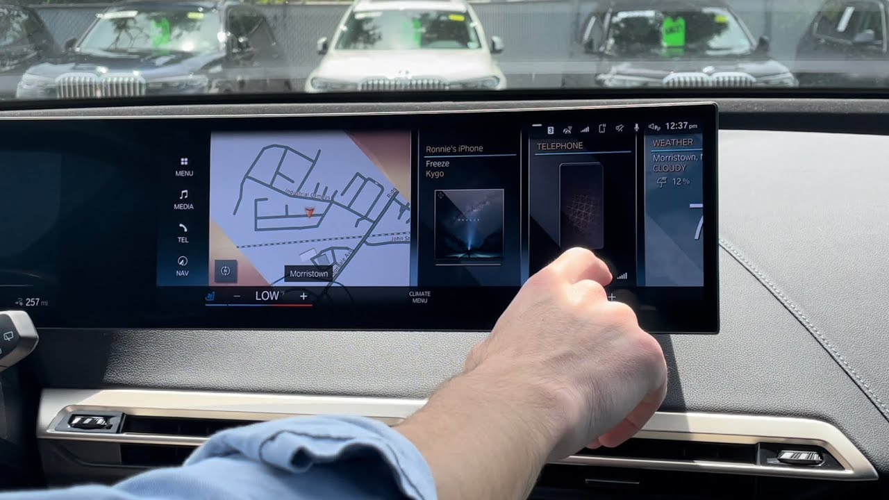 BMW iDrive 8 In-Depth Overview and Walkthrough (2022 BMW iX) - YouTube