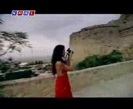 Tuğba Özerk - Aşkın Tam Vakti