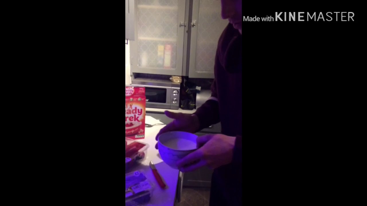 DOPEY DAD MAKING MOST HEALFY PORRIDGE EVER!! - YouTube