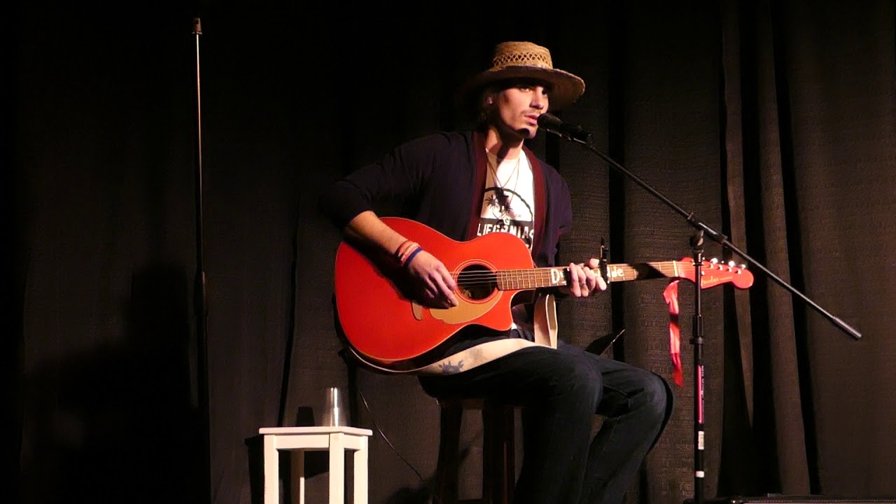 Dylan Wylde playing Wish You The Best @Camp Bar open mic Feb 10th 2020 ...